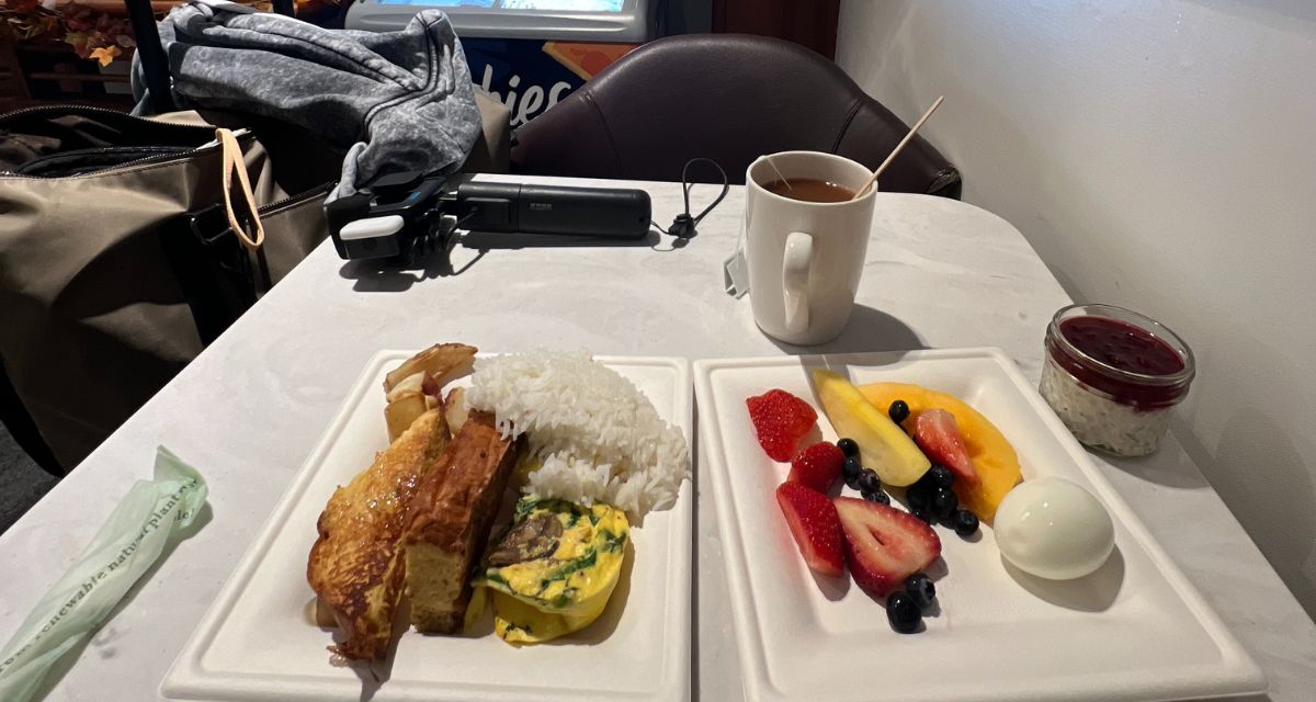 HNL Airport DELTA SKY CLUB: What It Looks Like - Yes to Hawaii