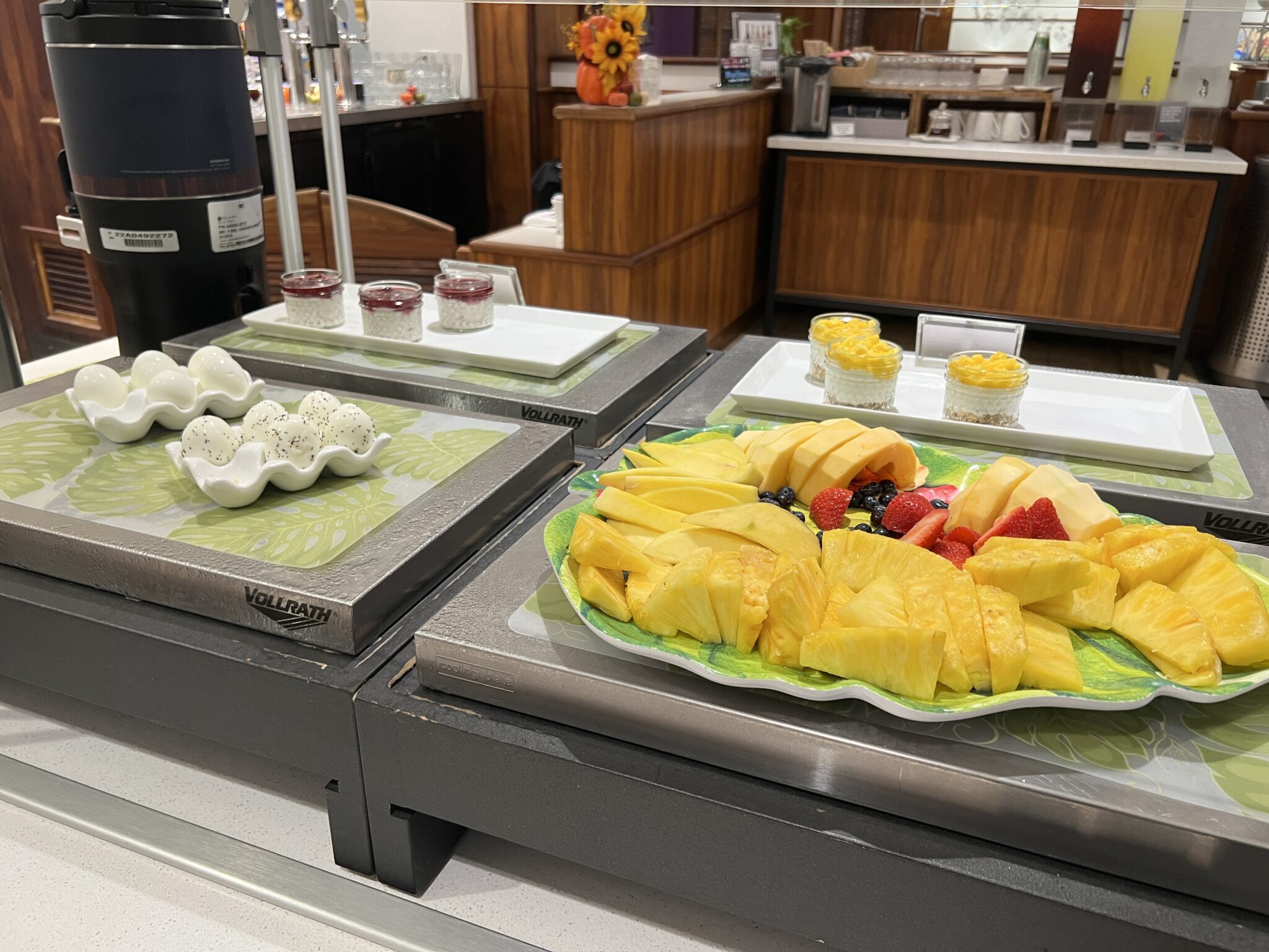 HNL Airport DELTA SKY CLUB: What It Looks Like - Yes to Hawaii
