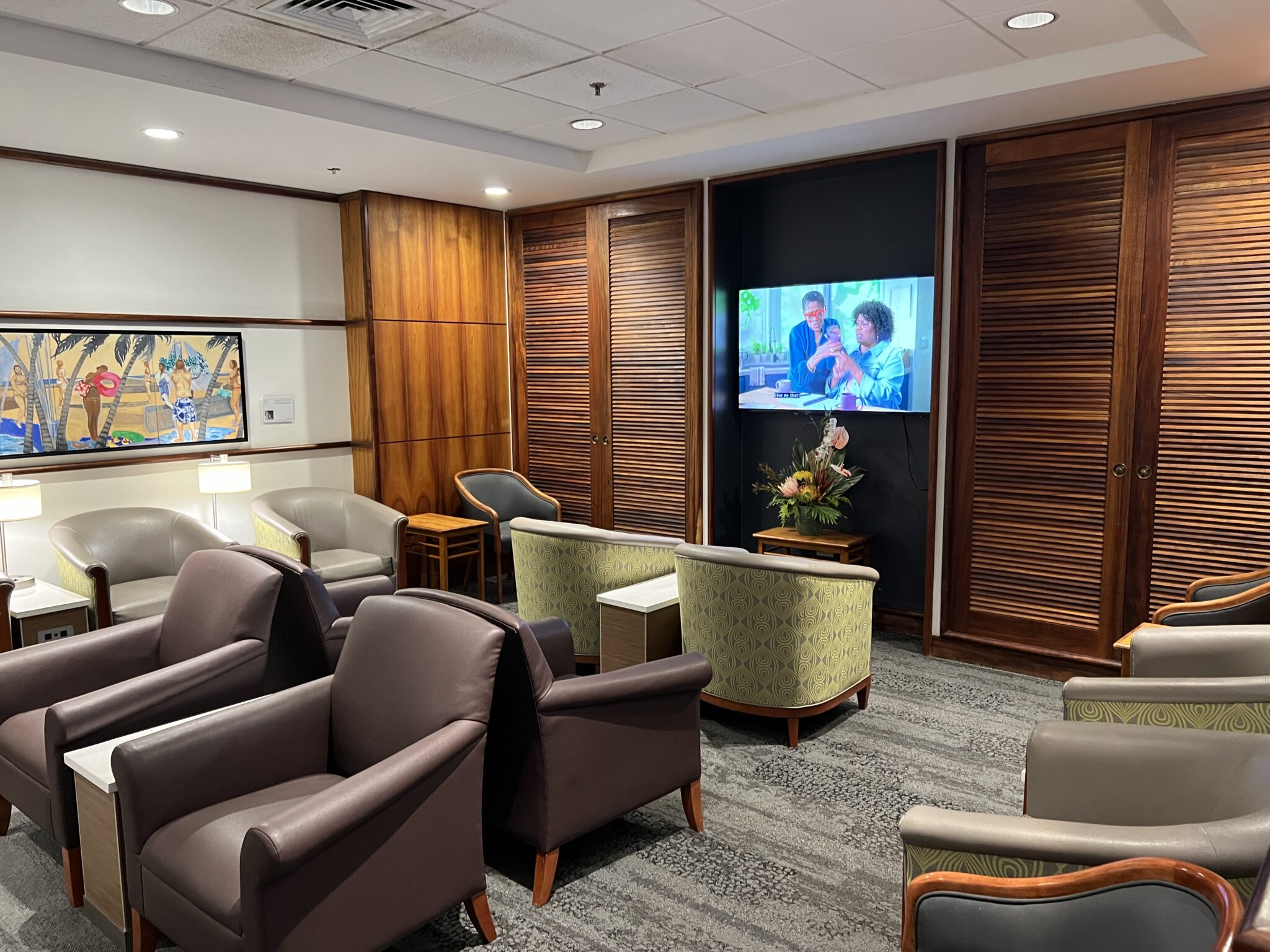 HNL Airport DELTA SKY CLUB: What It Looks Like - Yes to Hawaii